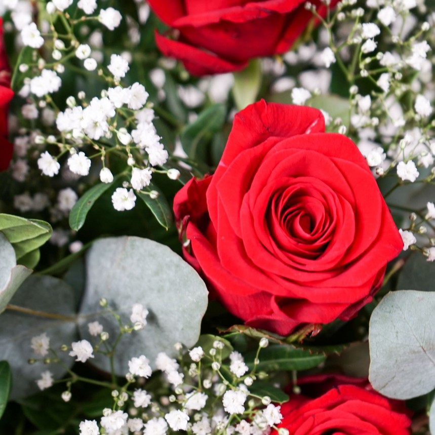 The Flower of Love - Red Roses Bouquet: Romantic Gift for All Occasions UK